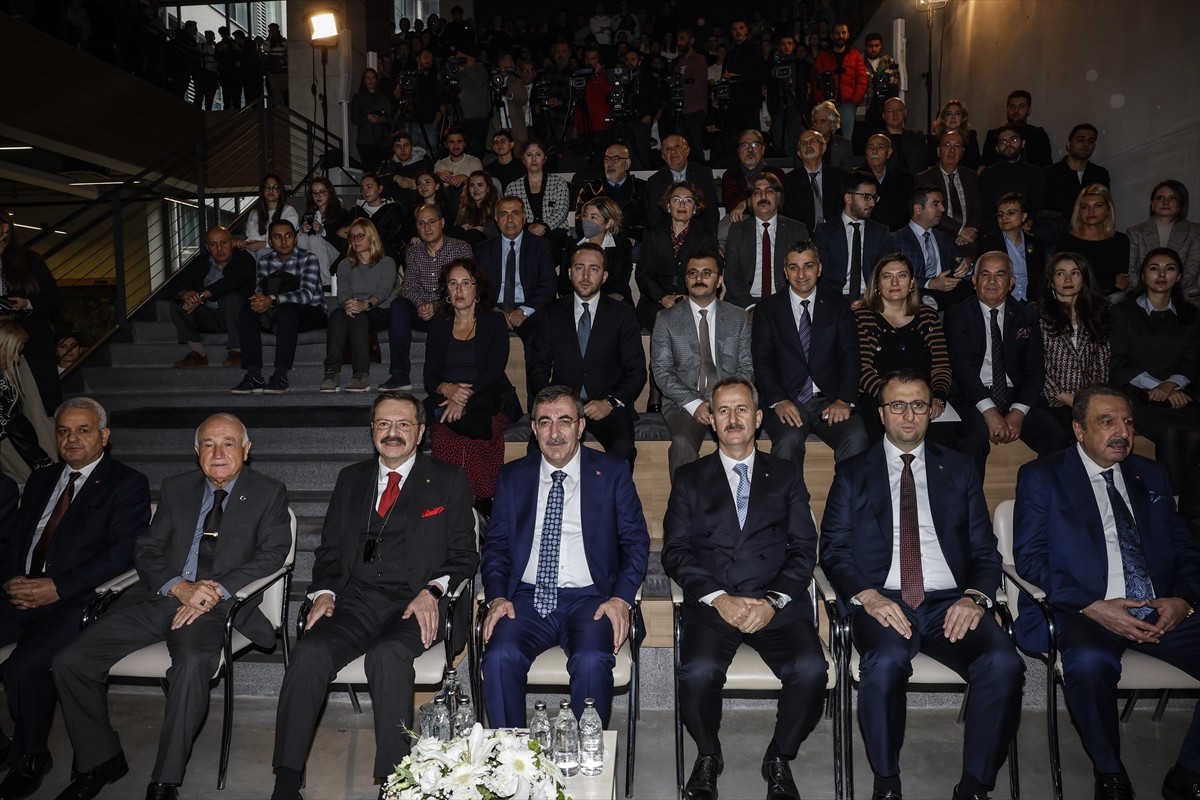 Türkiye'nin Kuantum Bilgisayarı Tanıtıldı Türkiye'nin Kuantum Bilgisayarı Tanıtıldı