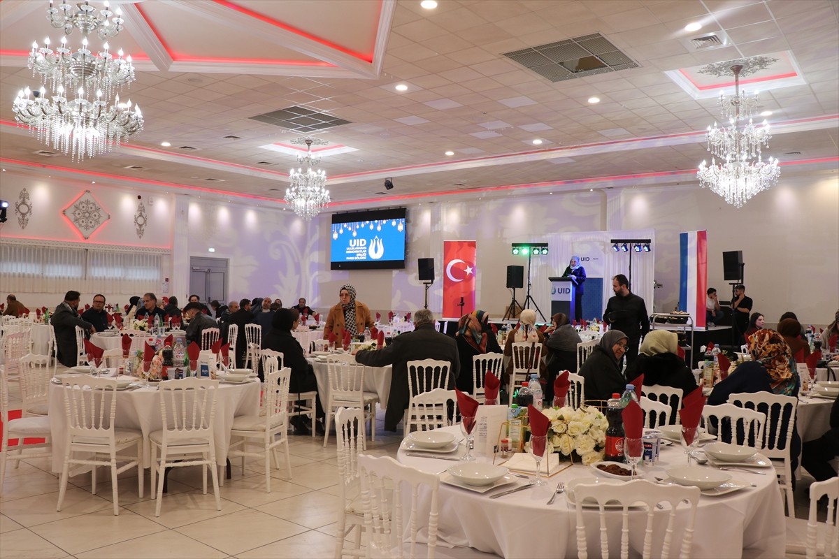 Uluslararası Demokratlar Birliği'nden Fransa'da İftar Programı